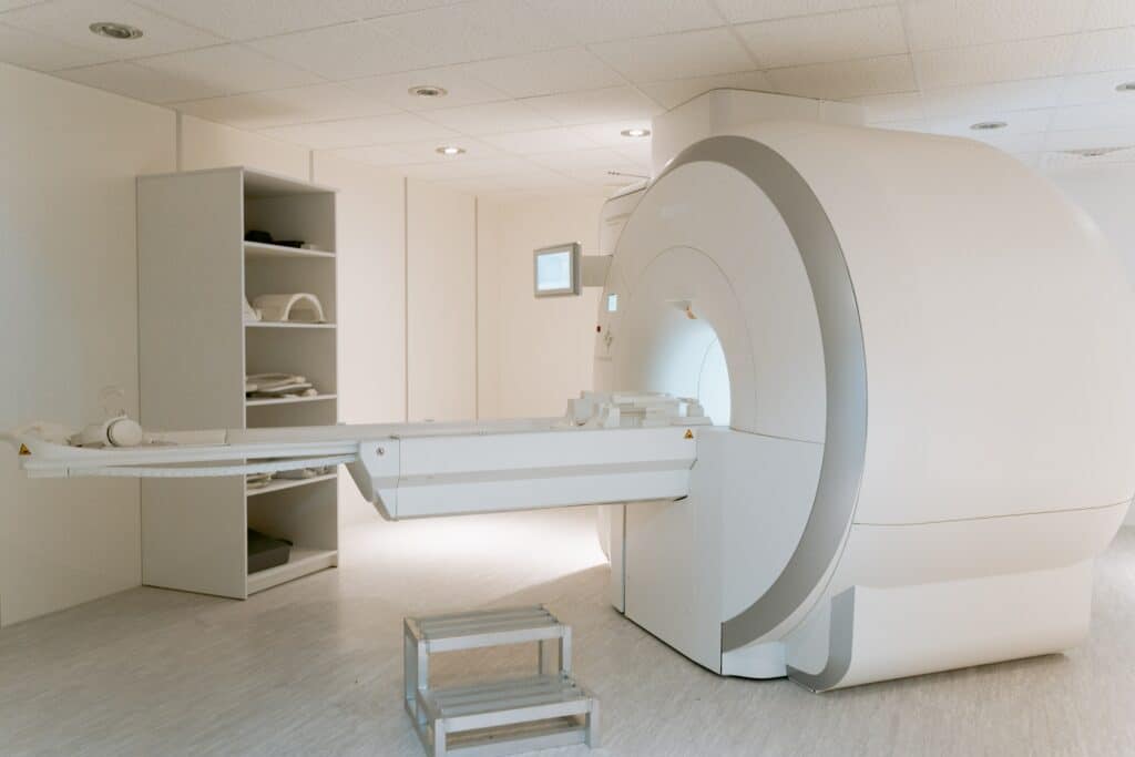 Magnetic Resonance Imaging (MRI): How it works, what to expect ...
